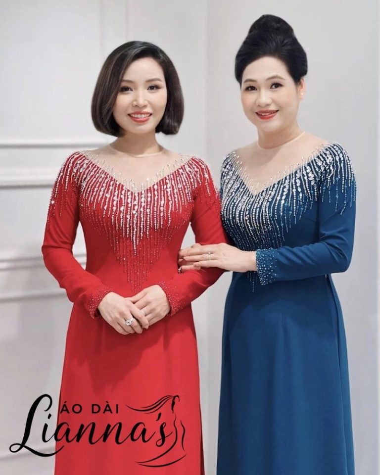 10+ Mẫu áo dài cho người cao tuổi nhẹ nhàng, tôn dáng, đậm chất quý phái